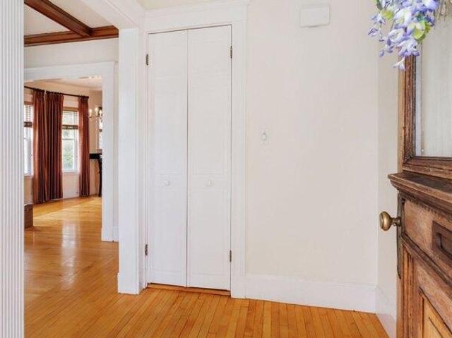 house with 5 bedroom, Stoneham MA ES105126177