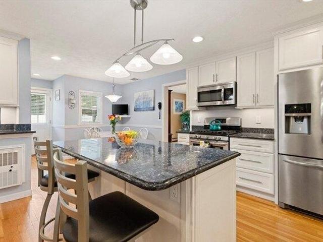 house with 5 bedroom, Stoneham MA ES105126646