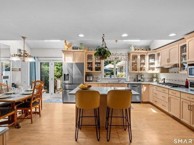 house with 5 bedroom, Stonington CT ES104540628