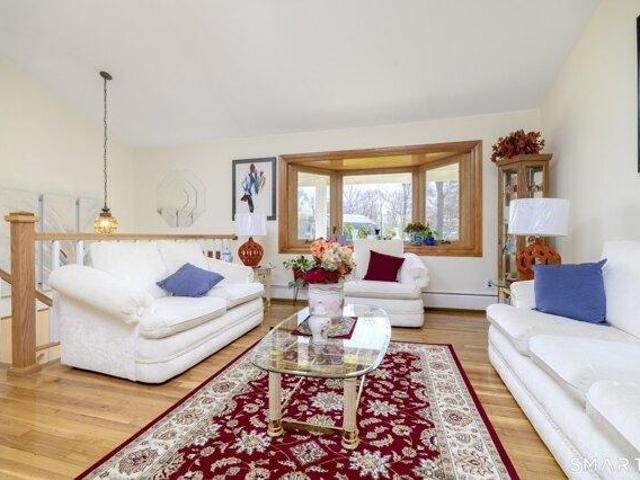 house with 5 bedroom, Stamford CT ES104115258