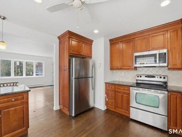 house with 5 bedroom, Stamford CT ES104921159