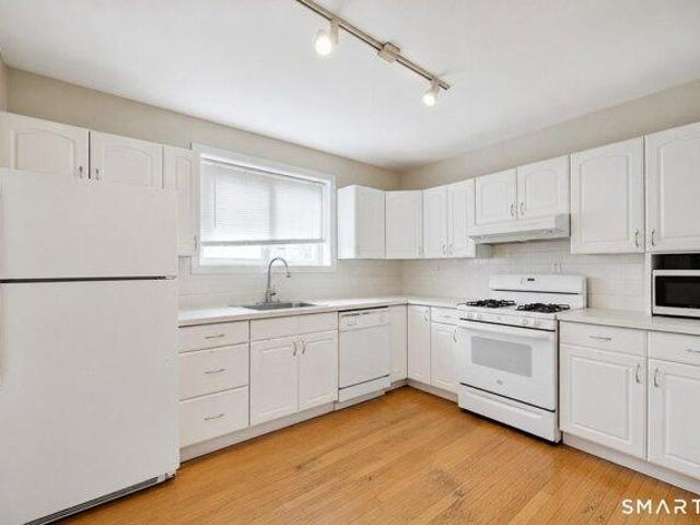 house with 5 bedroom, Stamford CT ES105155898