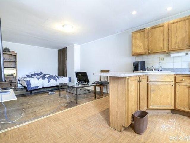 house with 5 bedroom, Stamford CT ES105126274