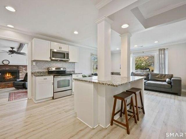 house with 5 bedroom, Stratford CT ES102826096