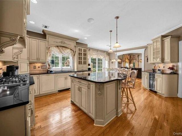 house with 5 bedroom, Suffern NY ES105191227