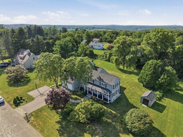 house with 5 bedroom, Sutton MA ES104653348