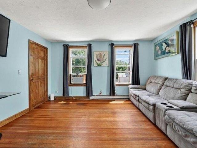 house with 6 bedroom, Taunton MA ES104189216