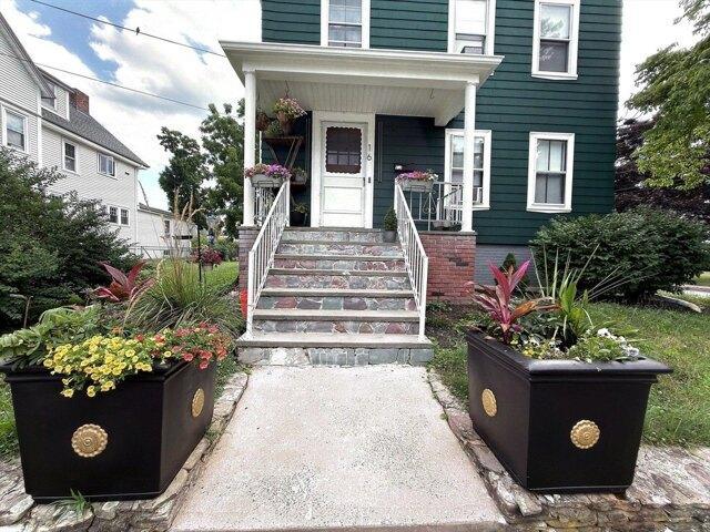 house with 6 bedroom, Taunton MA ES104792077
