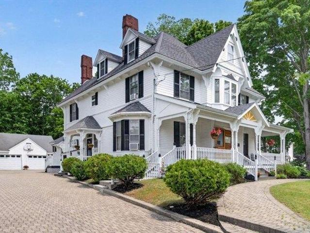 house with 6 bedroom, Taunton MA ES103886522