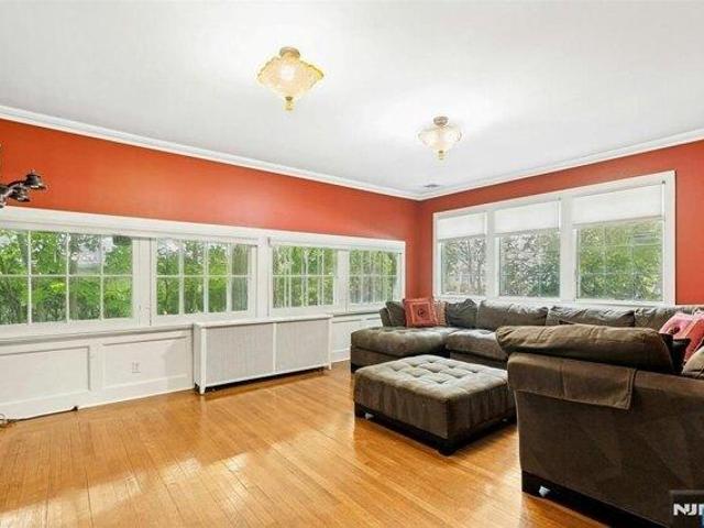 house with 6 bedroom, Teaneck NJ ES105124371