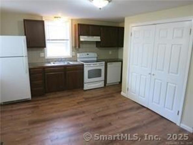 house with 6 bedroom, Thompson CT DLS102728385