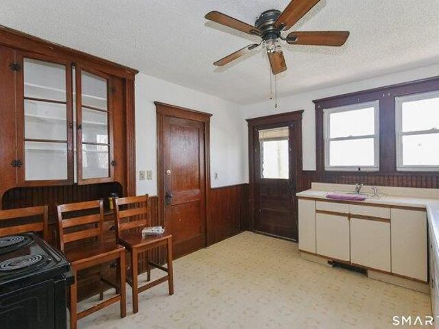 house with 6 bedroom, Torrington CT ES103163180