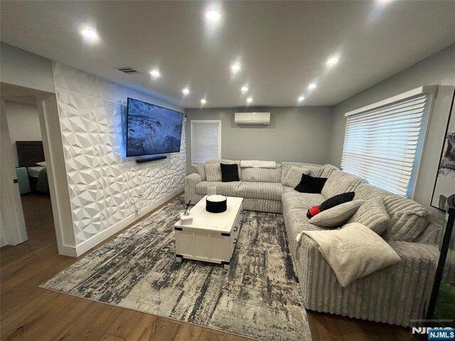 house with 6 bedroom, Totowa NJ ES105158057