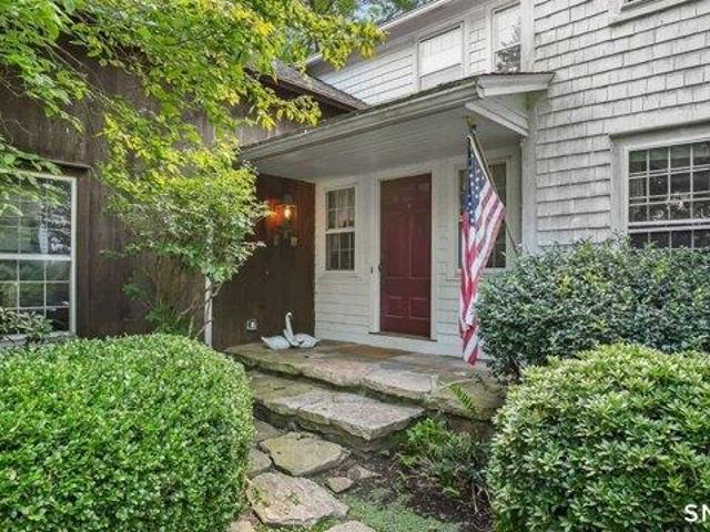 house with 6 bedroom, Trumbull CT ES103438573