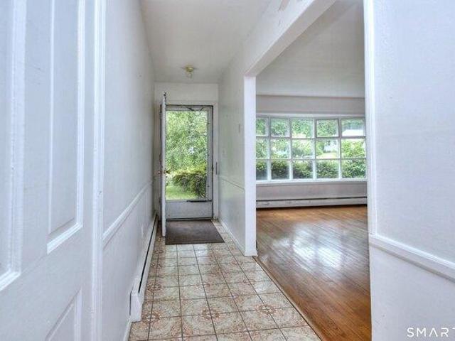 house with 6 bedroom, Trumbull CT ES104153785