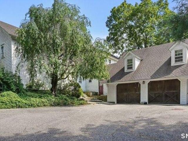 house with 6 bedroom, Trumbull CT ES105125437