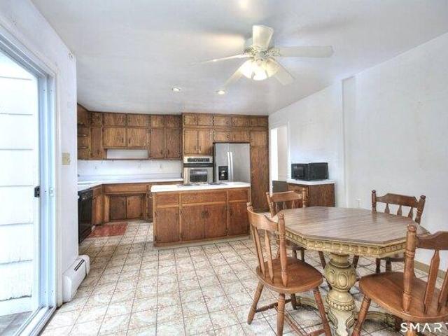 house with 6 bedroom, Trumbull CT ES105127423