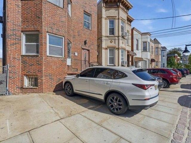 house with 6 bedroom, Union City NJ ES104191171