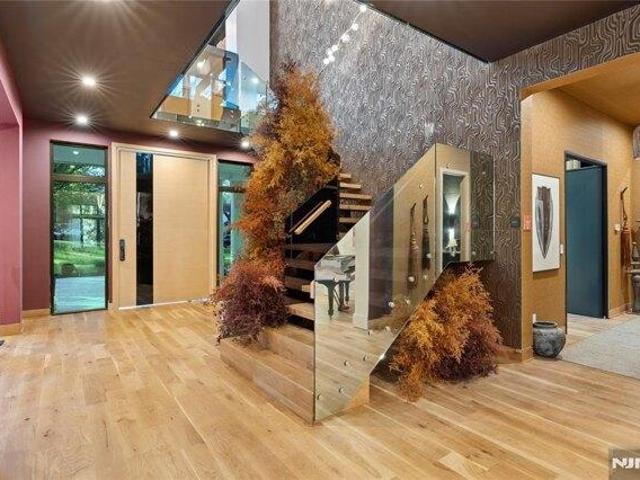 house with 6 bedroom, Upper Saddle River NJ DLS101856550