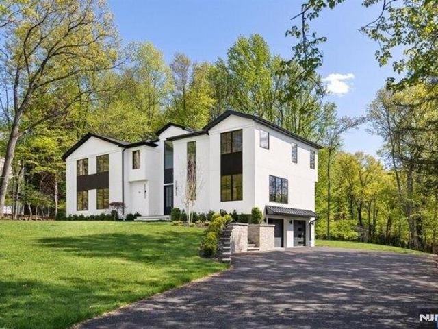 house with 6 bedroom, Upper Saddle River NJ DS102346346