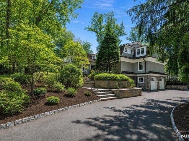 house with 6 bedroom, Upper Saddle River NJ ES104570857