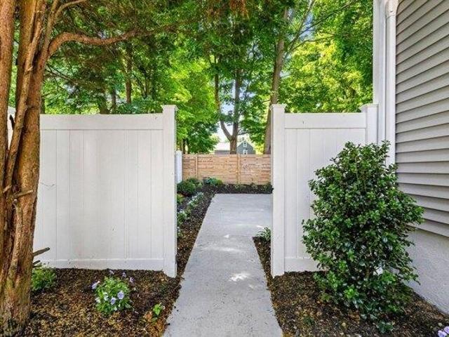 house with 6 bedroom, Wakefield MA ES104477422