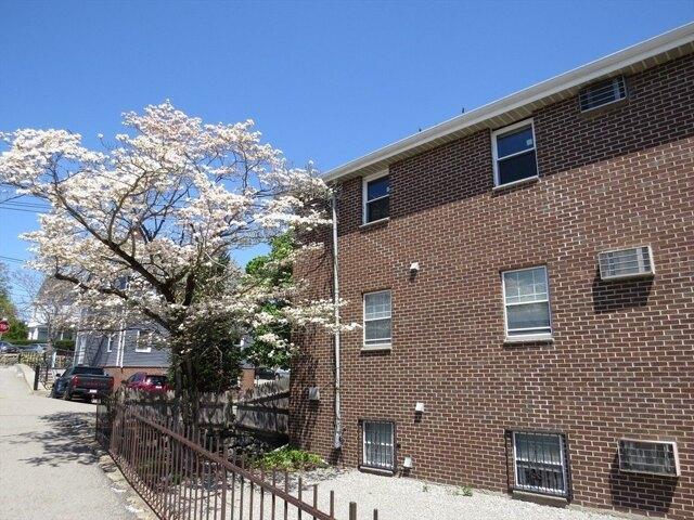 house with 6 bedroom, Waltham MA DLS102586086