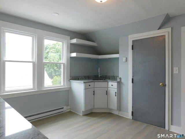 house with 6 bedroom, Wallingford CT DS104233569