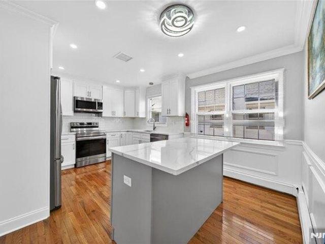 house with 6 bedroom, Wallington NJ ES105159797