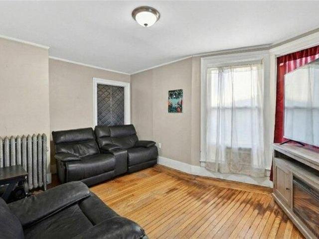 house with 6 bedroom, Warren RI DLS103018592