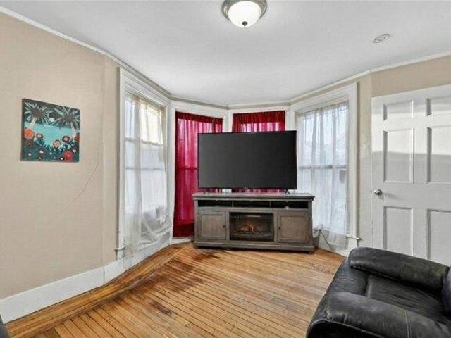 house with 6 bedroom, Warren RI ES103442074