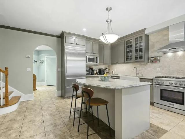house with 6 bedroom, Washington Heights NY DLS102244307