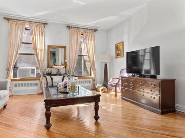house with 6 bedroom, Washington Heights NY DLS102244438
