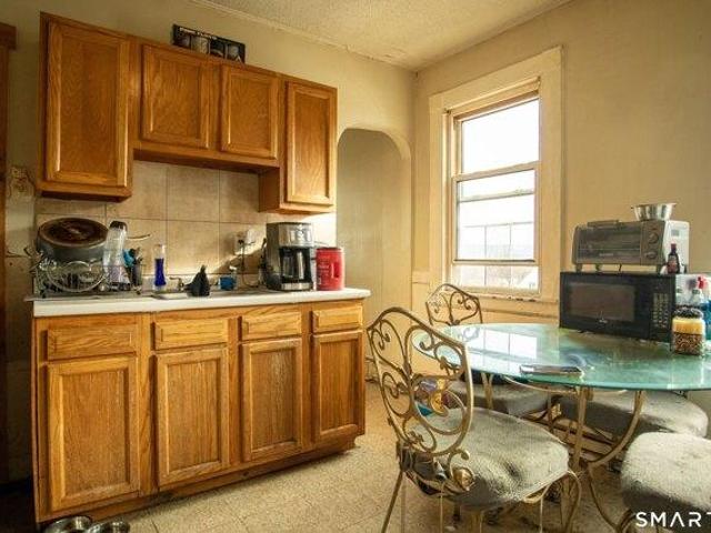 house with 6 bedroom, Waterbury CT DLS102315407