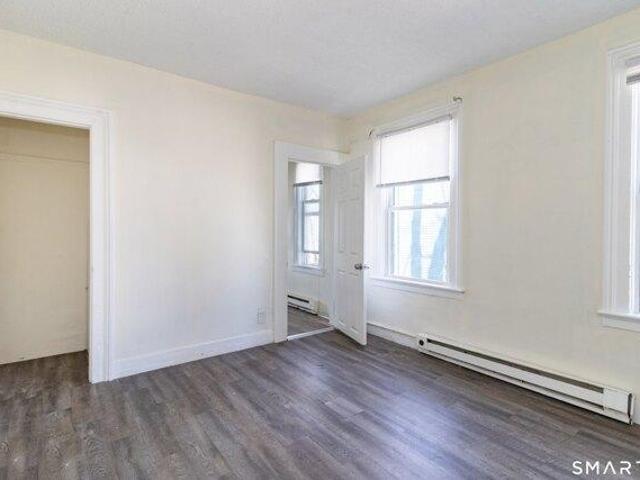 house with 6 bedroom, Waterbury CT ES103186748