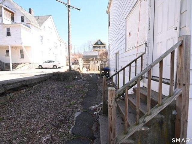 house with 6 bedroom, Waterbury CT ES104809993