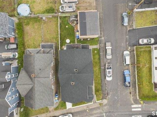 house with 6 bedroom, Waterbury CT ES104234896