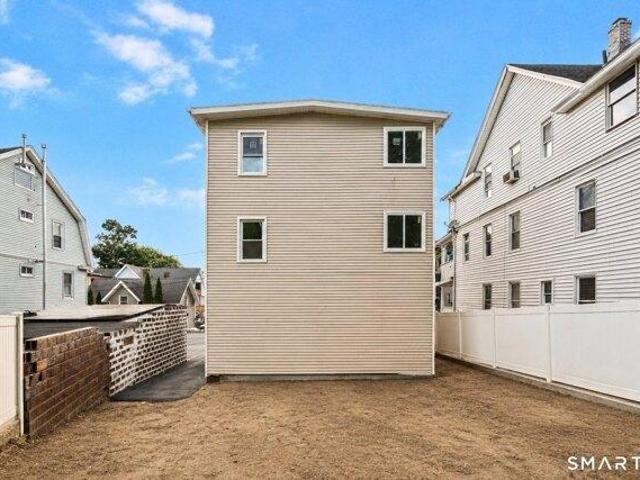 house with 6 bedroom, Waterbury CT ES104295488