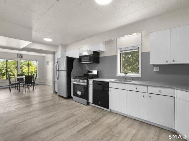 house with 6 bedroom, Waterbury CT ES105127512