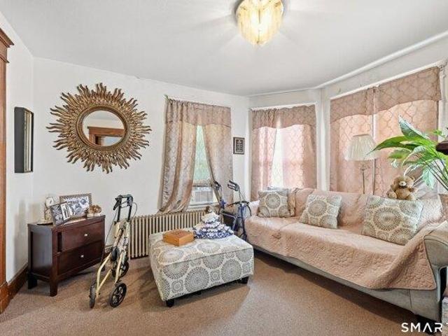 house with 6 bedroom, Waterbury CT ES105143409