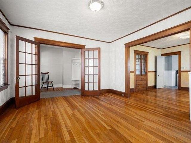 house with 6 bedroom, Watertown MA ES104907453