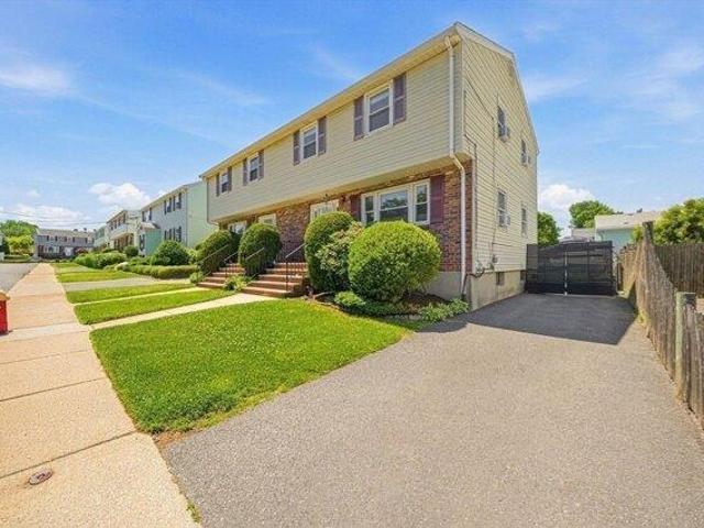 house with 6 bedroom, Watertown MA ES105081793