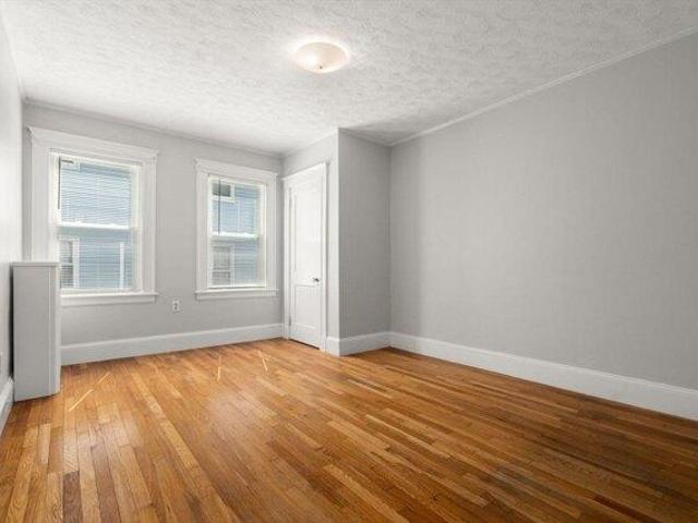 house with 6 bedroom, Watertown MA ES105094130