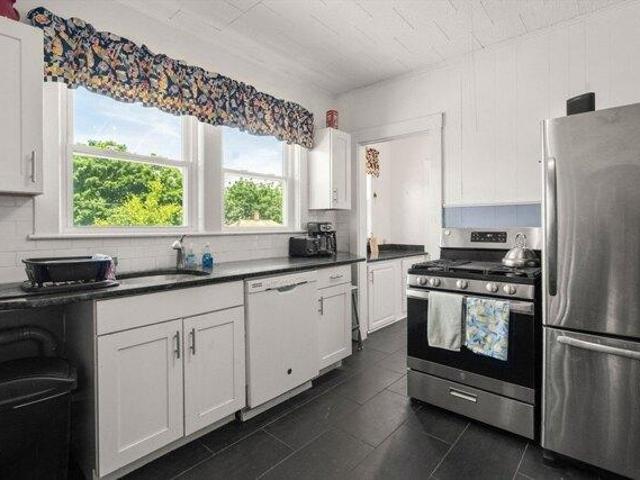 house with 6 bedroom, Watertown MA ES105126813