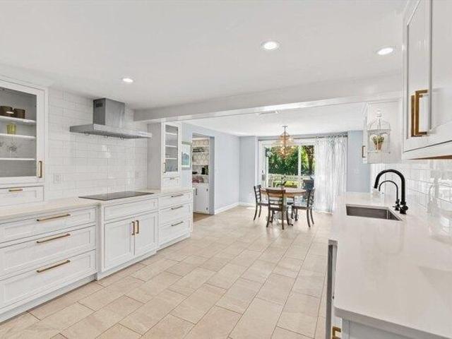 house with 6 bedroom, Wayland MA ES103223058