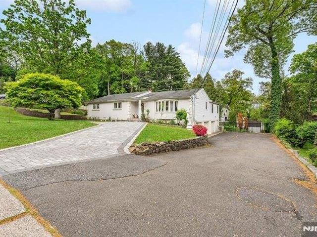 house with 6 bedroom, Wayne NJ DLS102255182