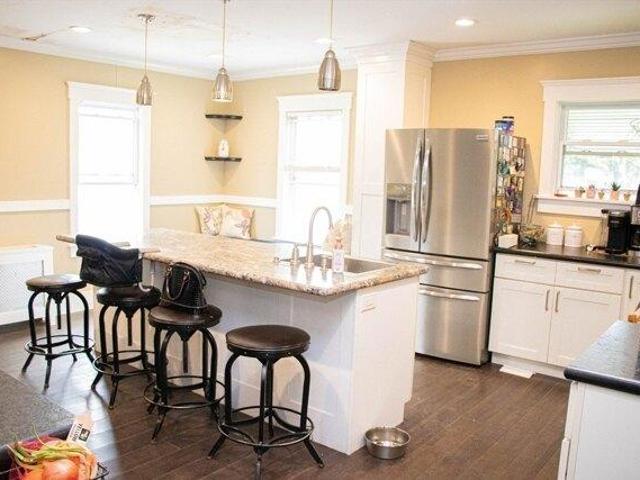 house with 6 bedroom, Webster MA ES105092366