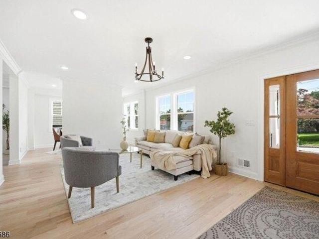 house with 6 bedroom, West Orange NJ DLS102724375