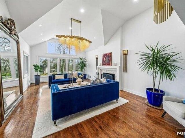 house with 6 bedroom, West Orange NJ DS102347295