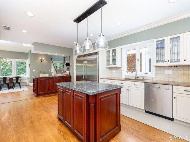 house with 6 bedroom, West Hartford CT ES104921505